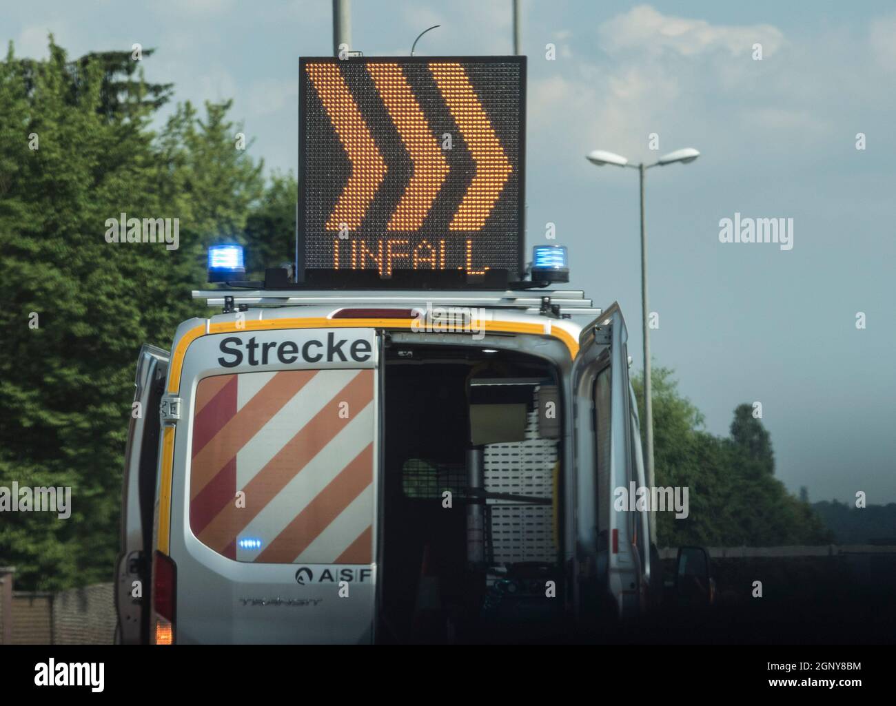 Crash warning sign hi-res stock photography and images - Alamy