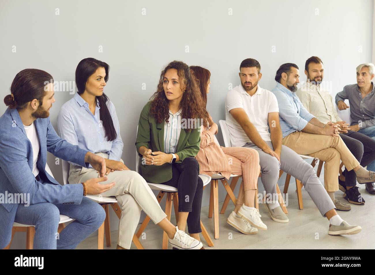 Queue of people office hi-res stock photography and images - Alamy