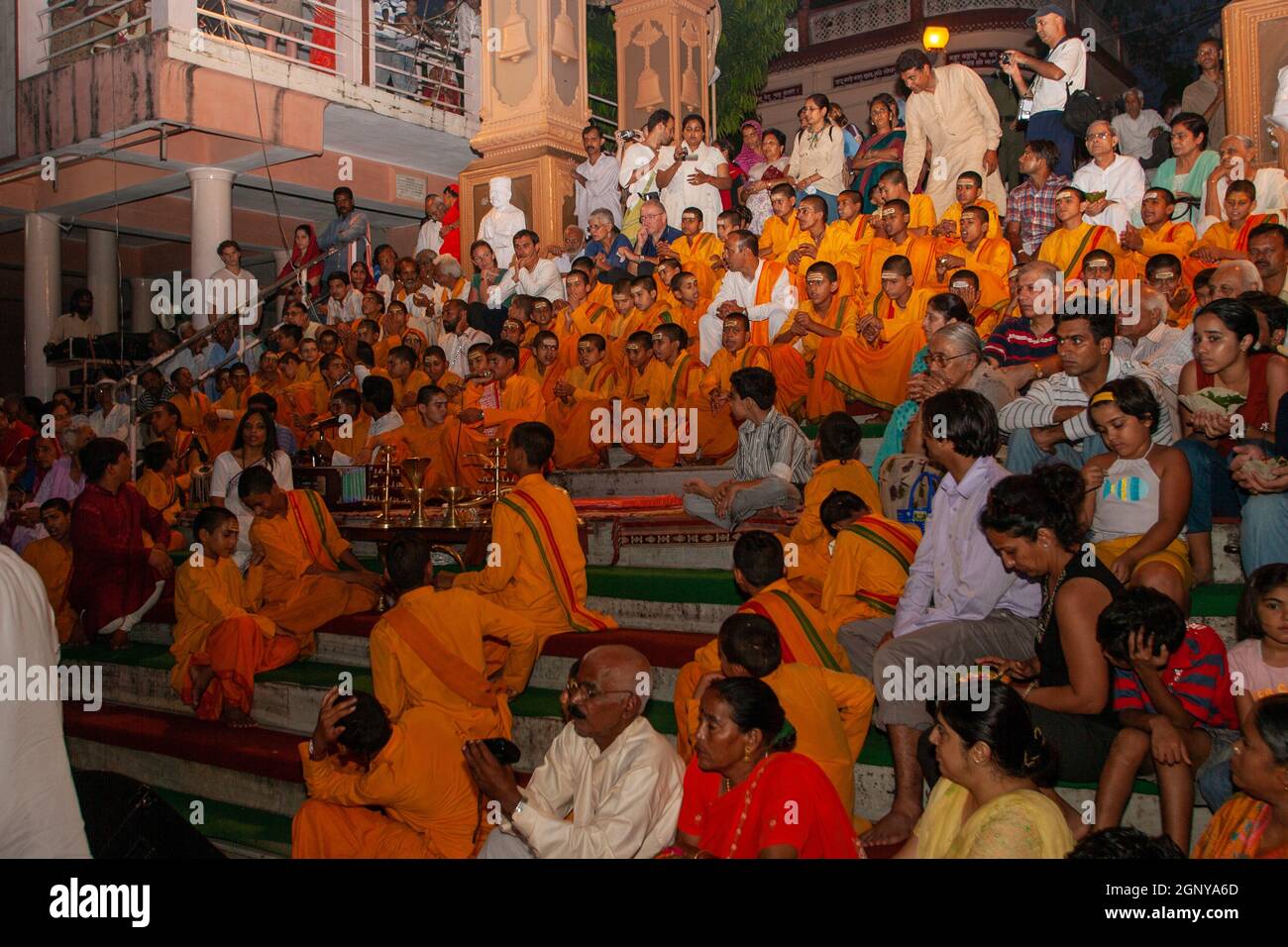 Indian hindu pujari priest hi-res stock photography and images - Alamy