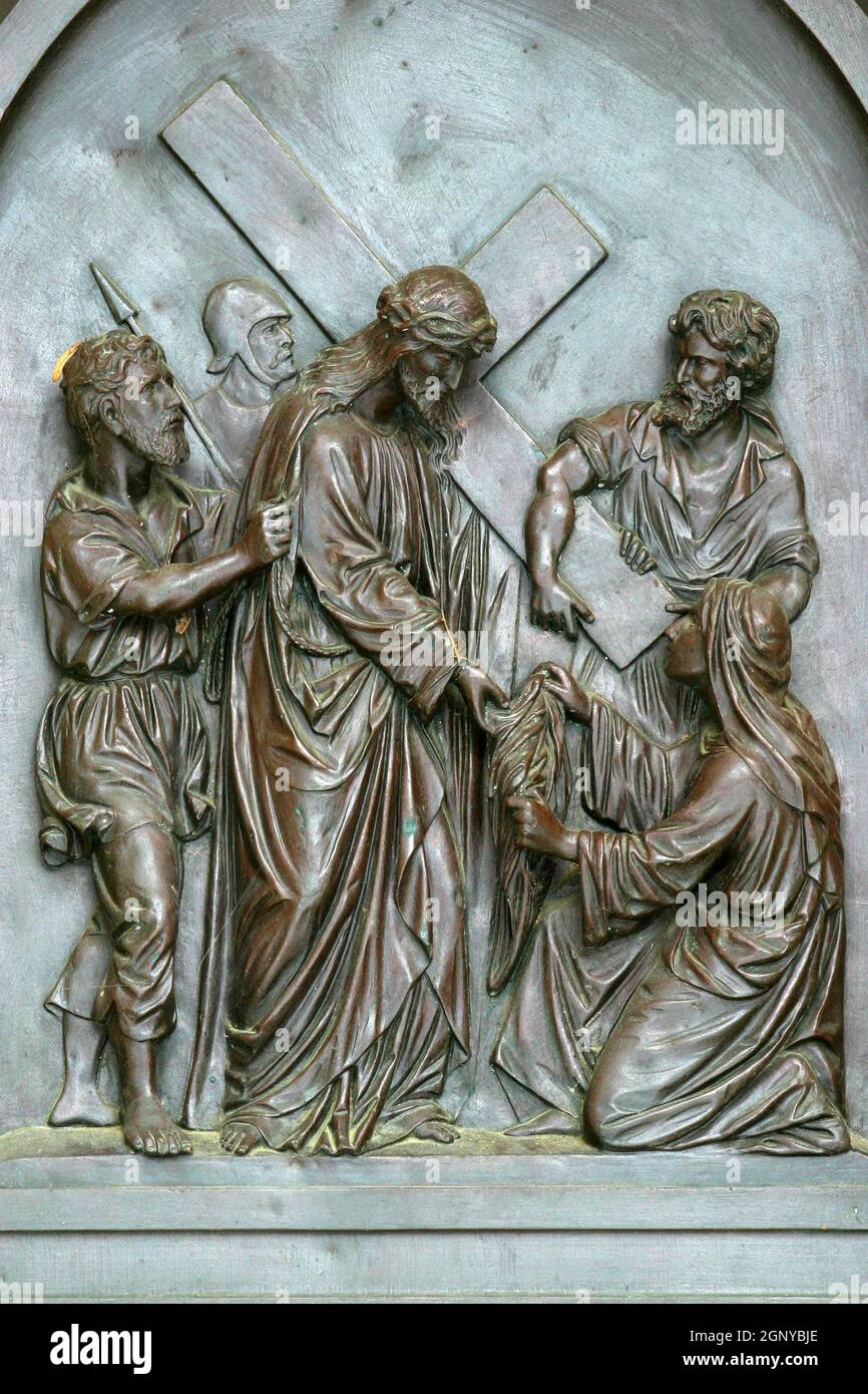 6th Stations of the Cross, Veronica wipes the face of Jesus, St Francis ...