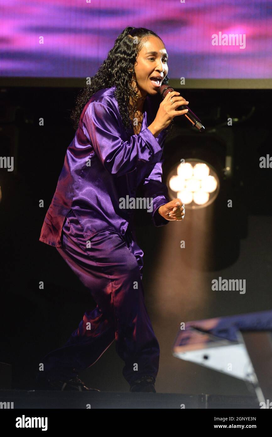 Rozonda chilli thomas hi-res stock photography and images - Alamy