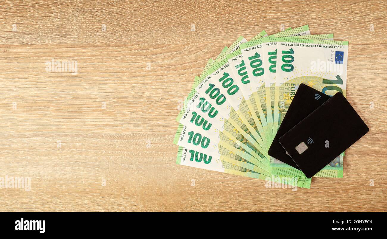 Cash versus cards hi-res stock photography and images - Alamy