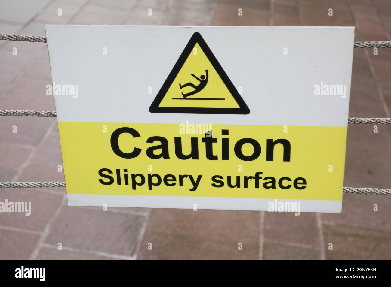 Slippery surface warning sign hi-res stock photography and images - Alamy