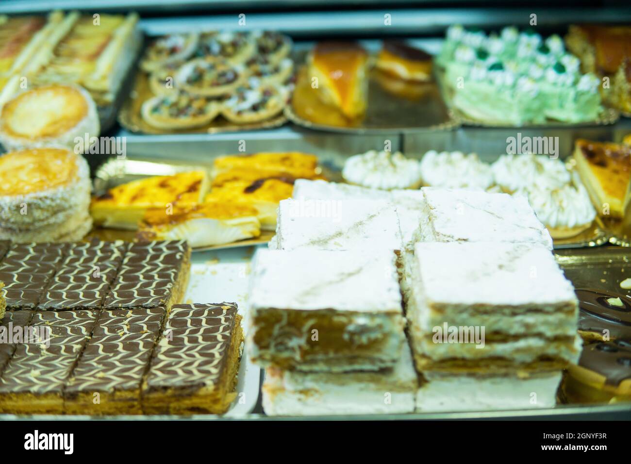 Display with homemade cakes displayed in a traditional food mark Stock ...