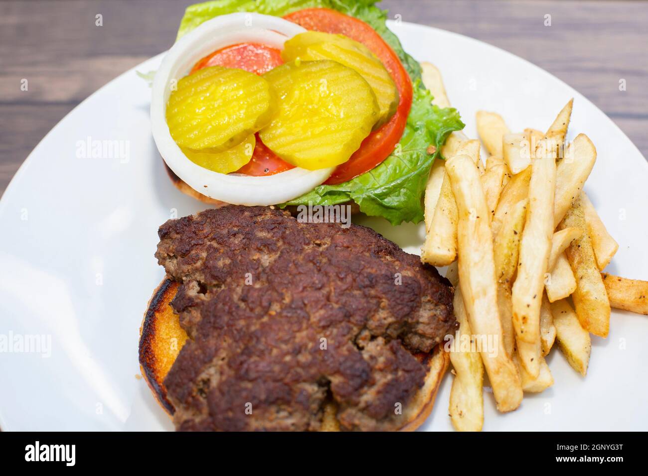Well cooked hamburger hi-res stock photography and images - Alamy