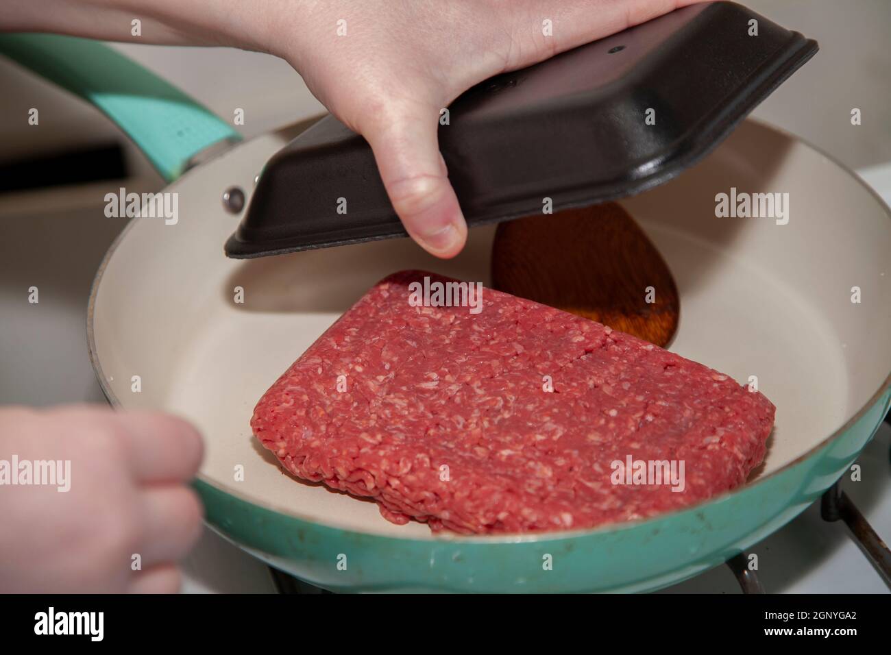 Ground beef prep hi-res stock photography and images - Alamy
