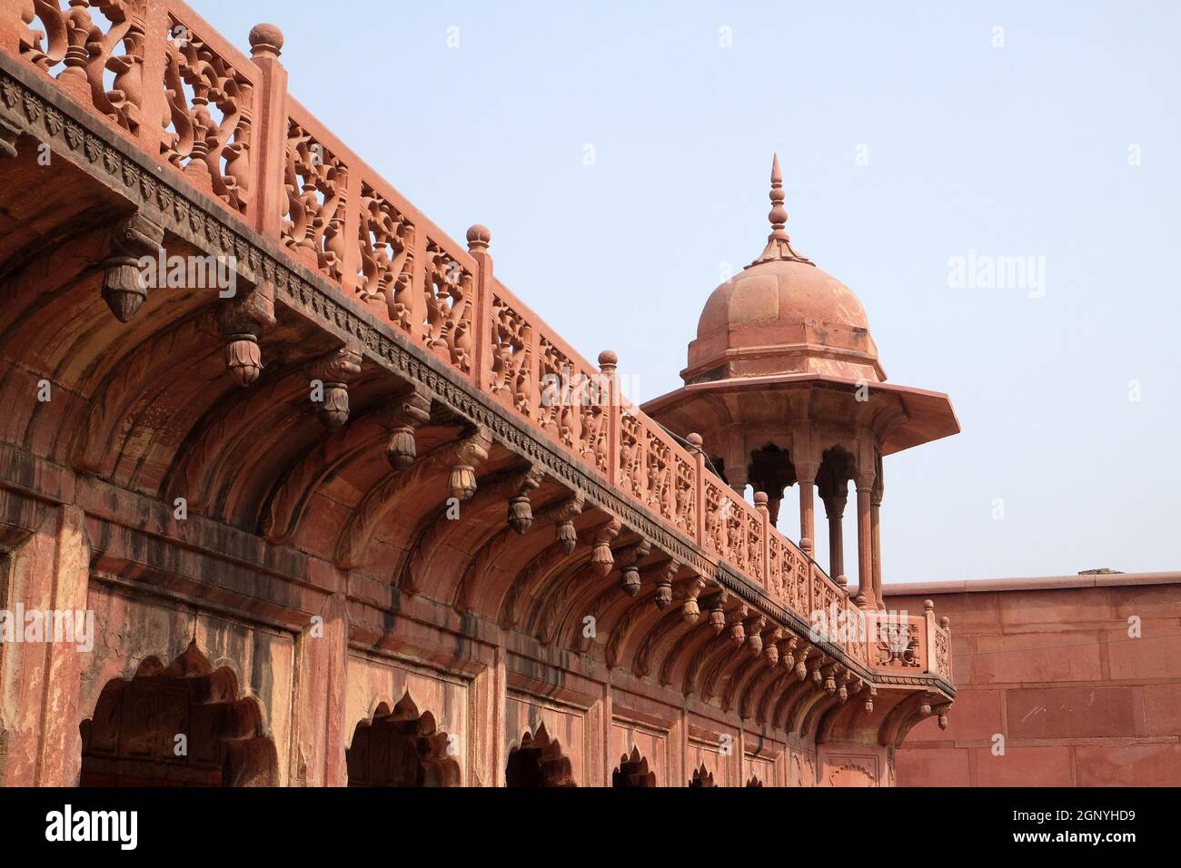 Gate taj mahal crown hi-res stock photography and images - Alamy