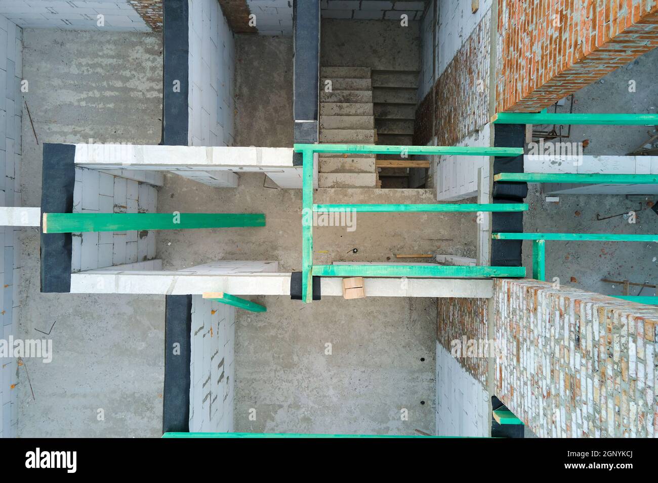 Unfinished frame private house aerated hi-res stock photography and ...