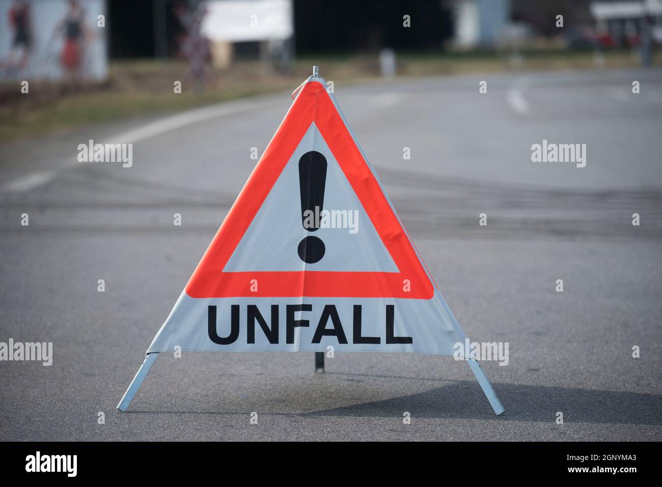 Crash warning sign hi-res stock photography and images - Alamy