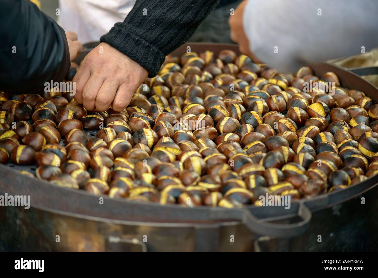 roasted chestnuts sold in the street in rome italy Stock Photo - Alamy