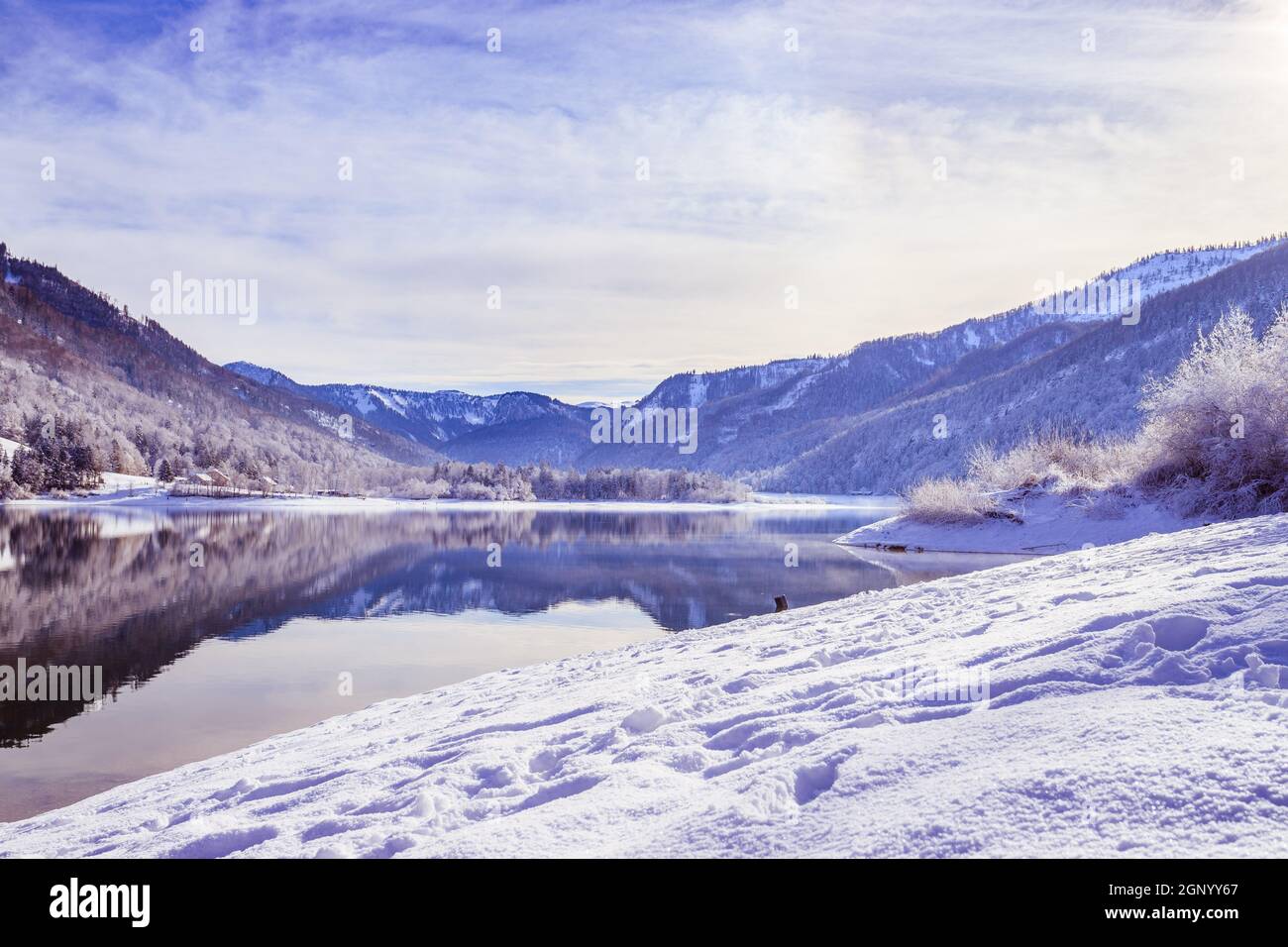 Idyllic winter landscape: Reflection lake, snowy trees and mountains ...