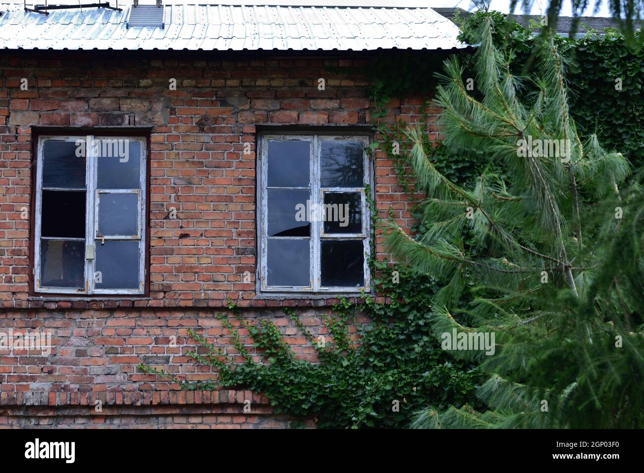 Broken windows in a house and a run-down house. Ruin Stock Photo - Alamy