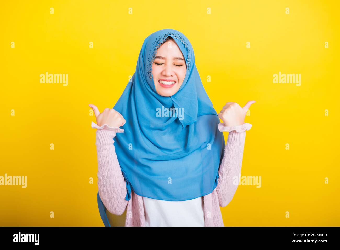 Asian Muslim Arab, Portrait of happy beautiful young woman Islam ...