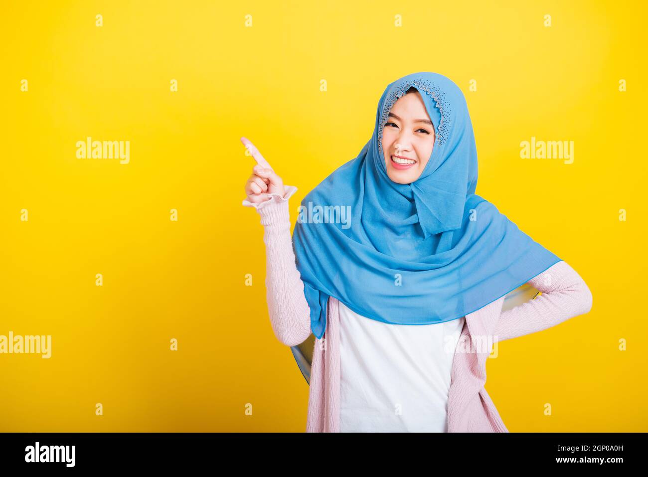 Asian Muslim Arab, Portrait of happy beautiful young woman Islam ...