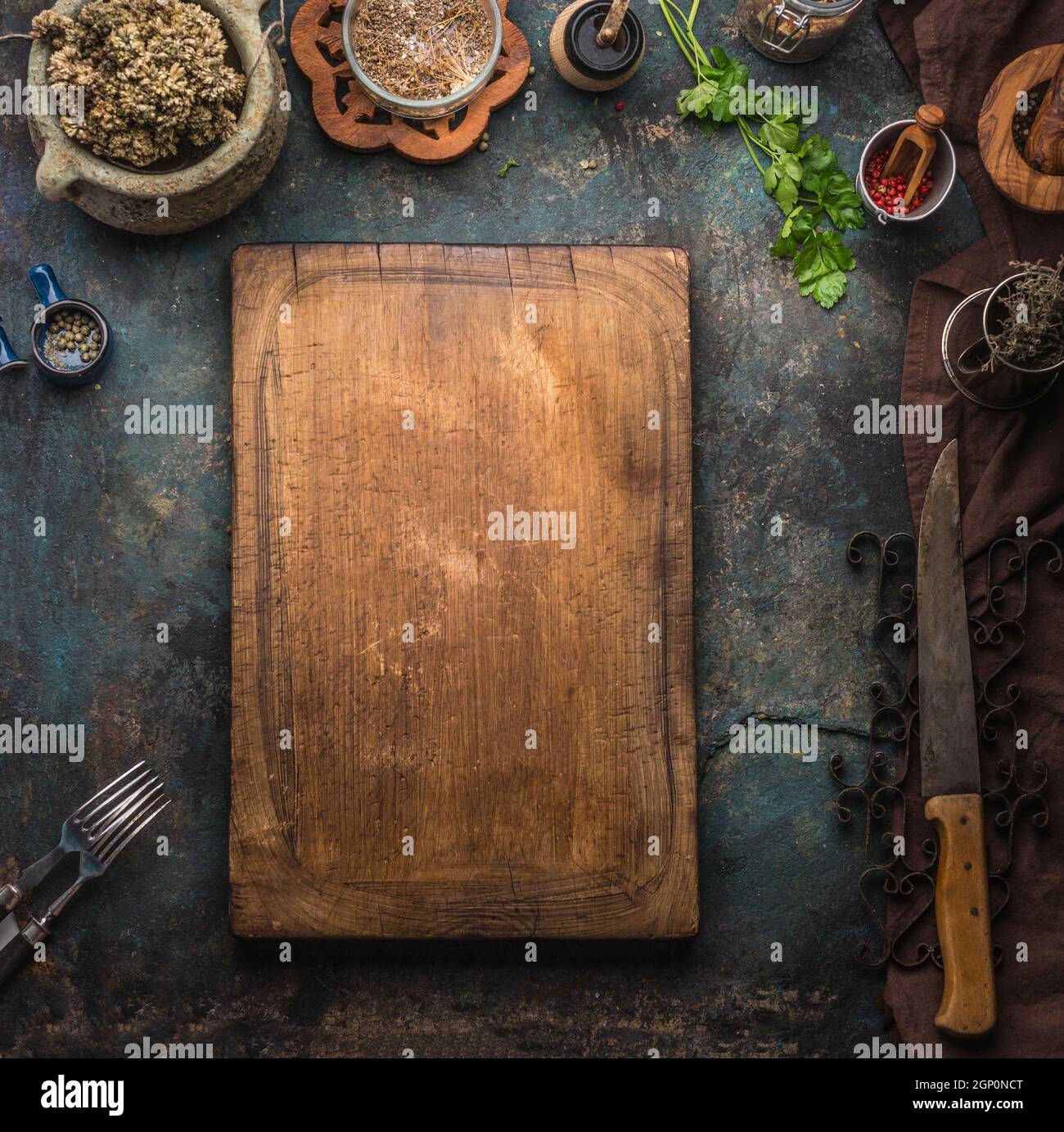 Wooden cutting board food background with retro knife and kitchen ...