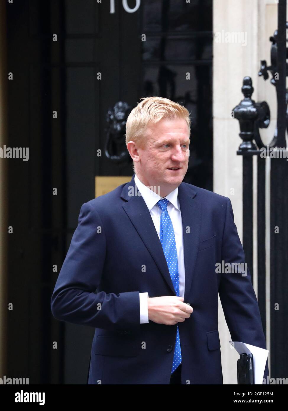 London, UK. 28th Sep, 2021. Oliver Dowden leaves Downing Street No 10 ...