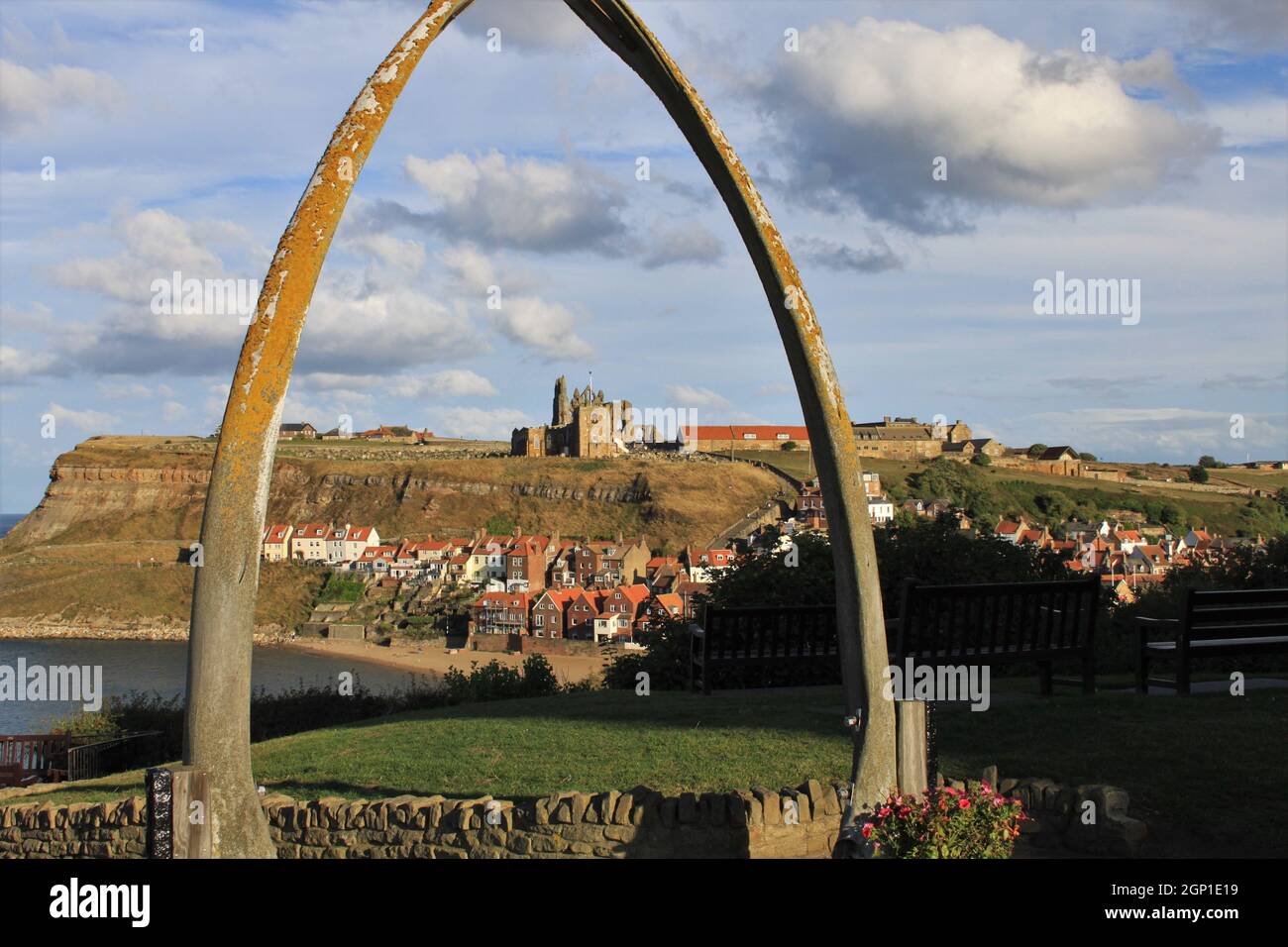 Whitby whale bone arch hi-res stock photography and images - Alamy