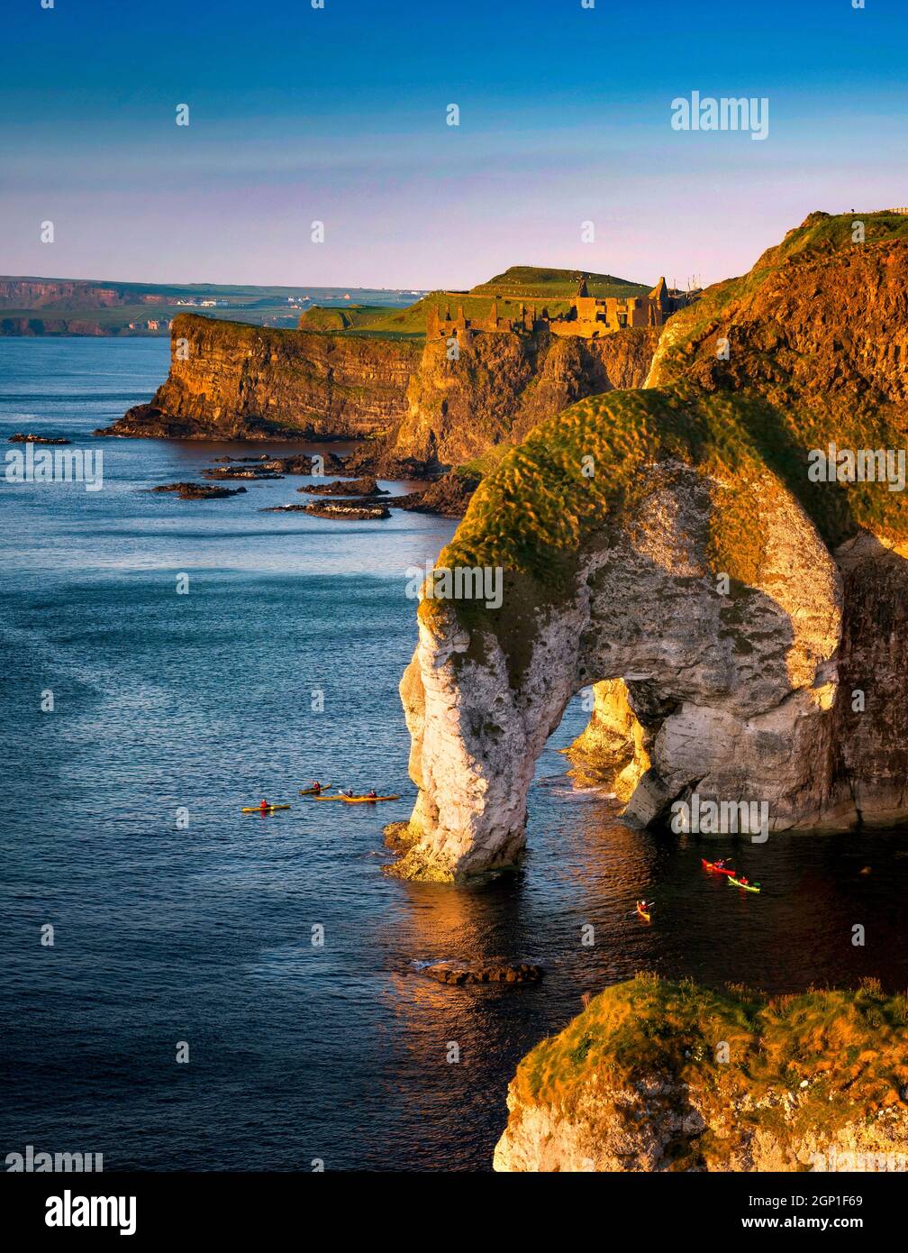 Sea arch causeway coast hi-res stock photography and images - Alamy