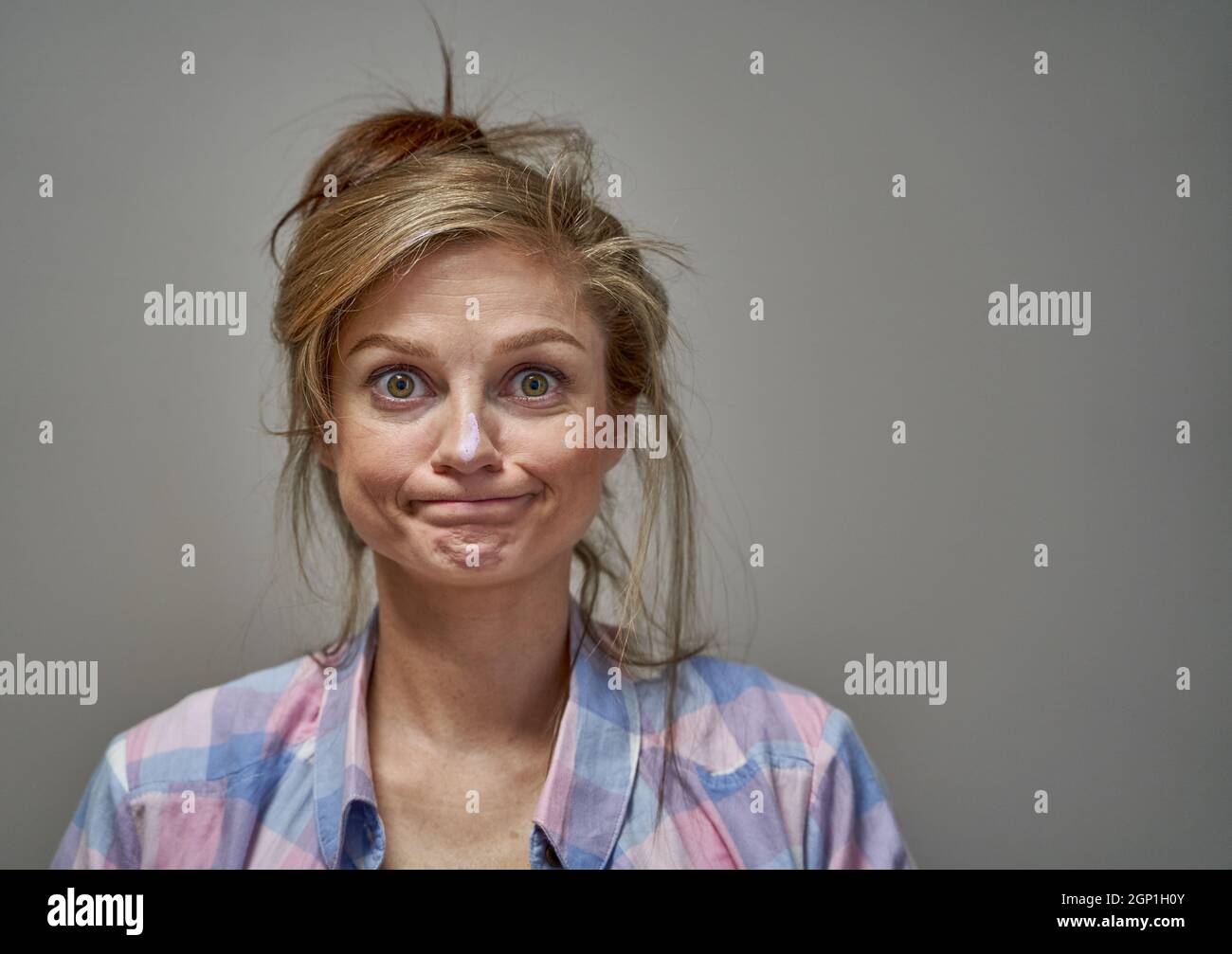 Young caucasian woman grimaces hi-res stock photography and images - Alamy