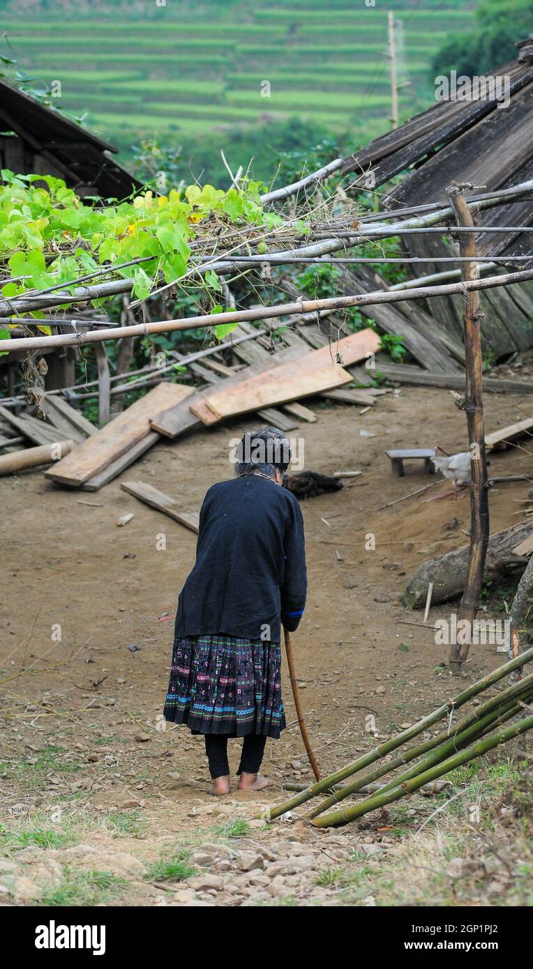Ethnic Hmong people in a poor village in Sapa, Vietnam Stock Photo - Alamy