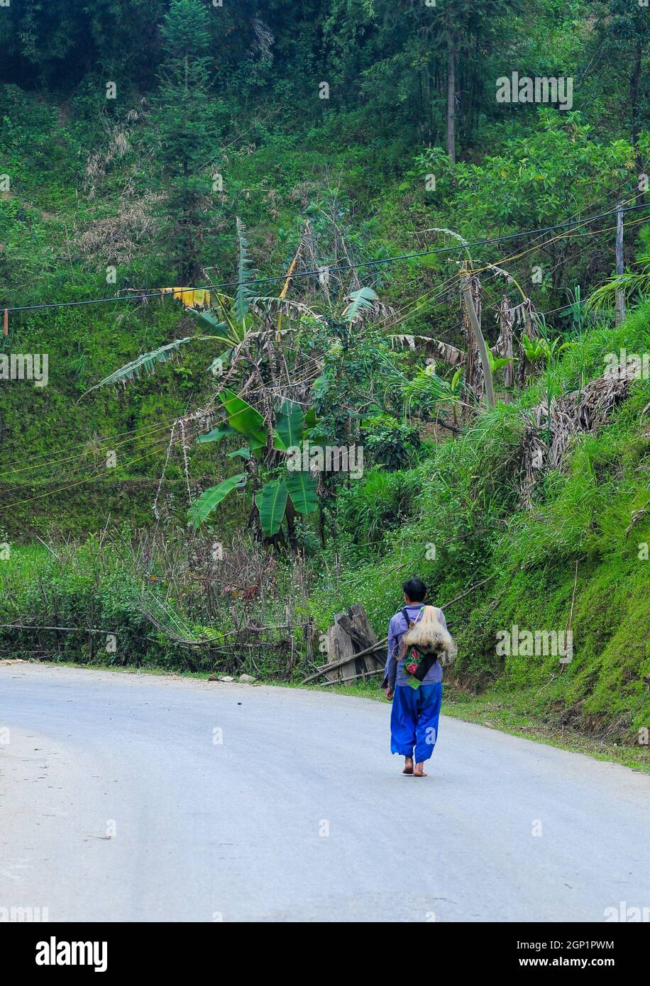 Ethnic Hmong people in a poor village in Sapa, Vietnam Stock Photo - Alamy