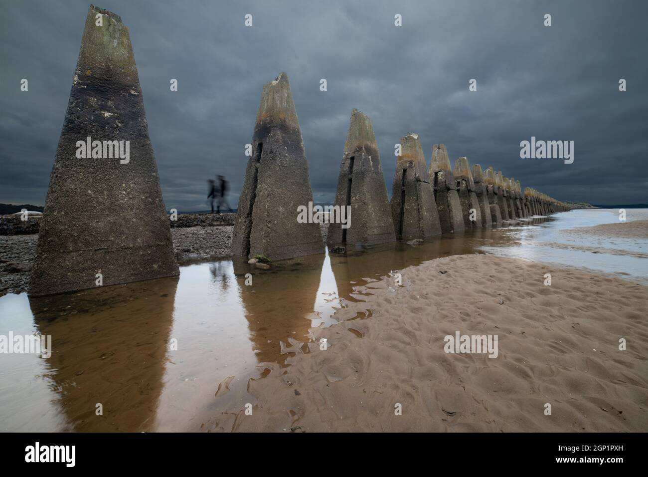 Cramond island causeway hi-res stock photography and images - Alamy