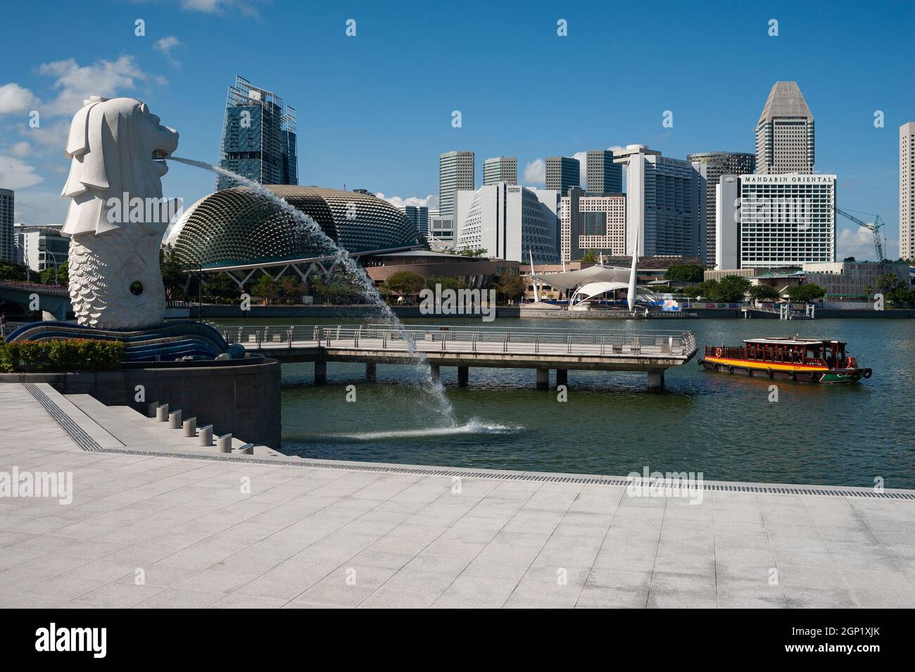 23.09.2021, Singapore, Republic of Singapore, Asia - Water fountain ...
