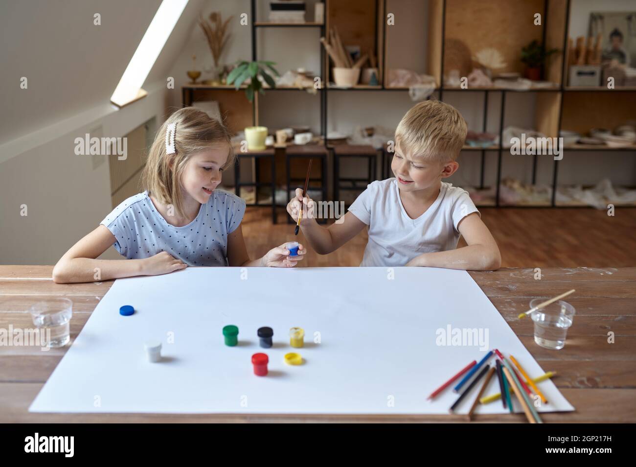 Two children drawing hi-res stock photography and images - Alamy