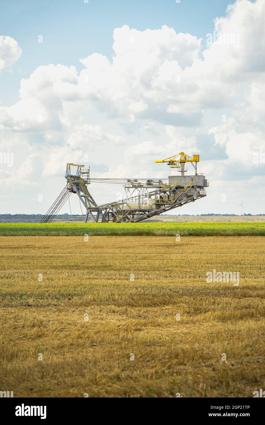 Earthmoving machine hi-res stock photography and images - Alamy