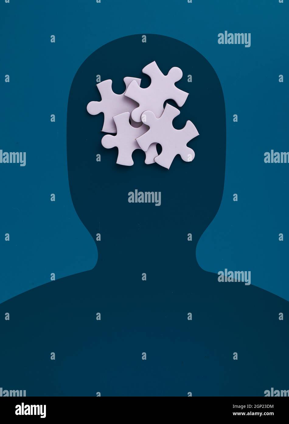 Psychology puzzle head concept hi-res stock photography and images - Alamy
