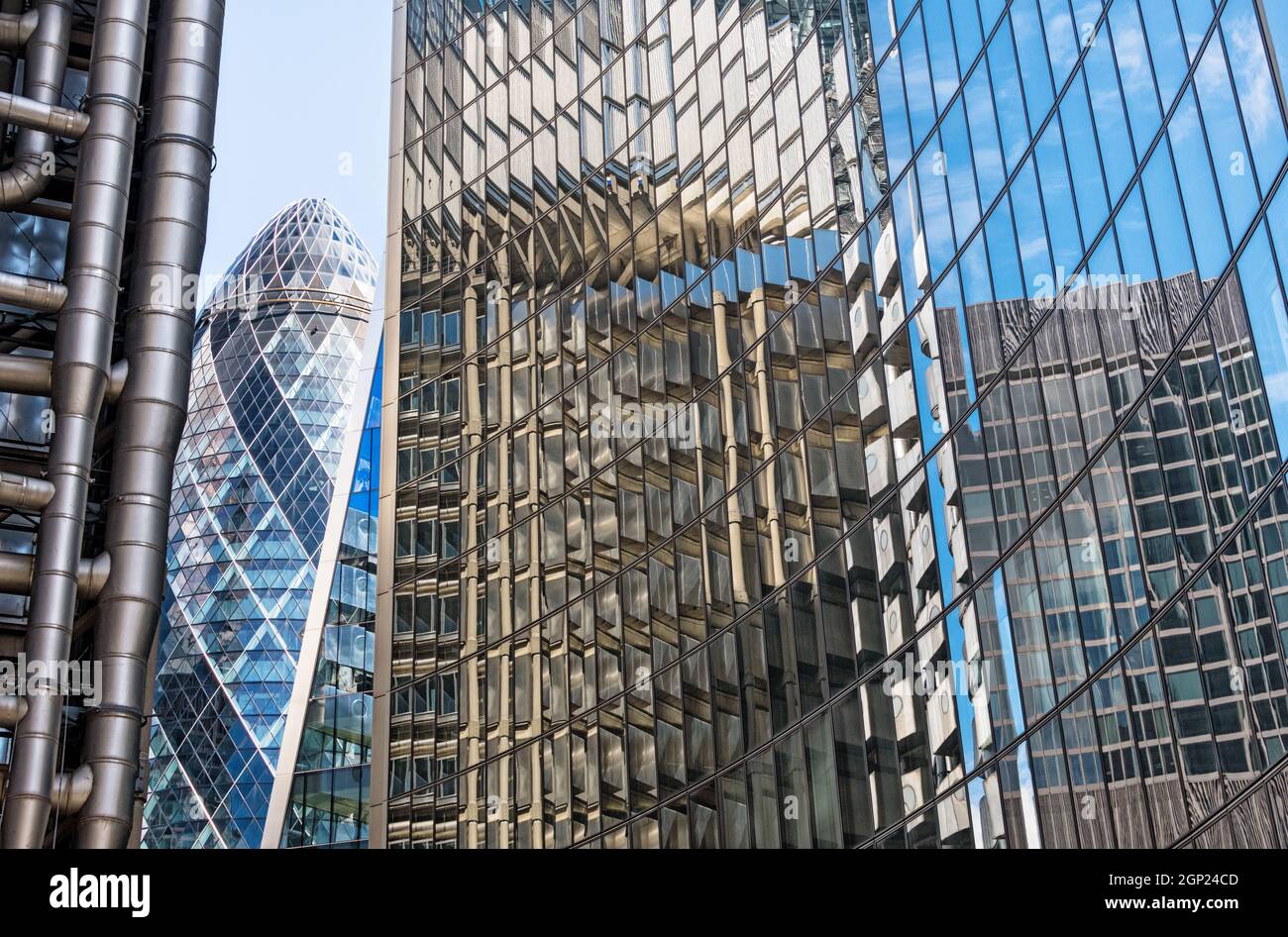 Reflection in gherkin windows hi-res stock photography and images - Alamy
