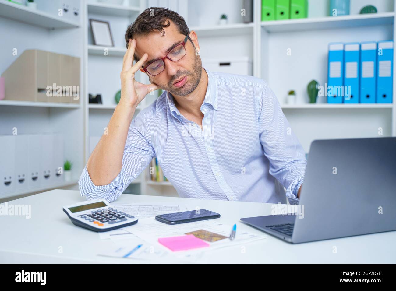Expense calculation hi-res stock photography and images - Alamy