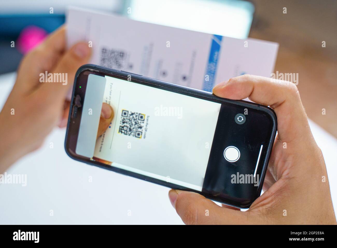 Qr scan symbol hi-res stock photography and images - Alamy