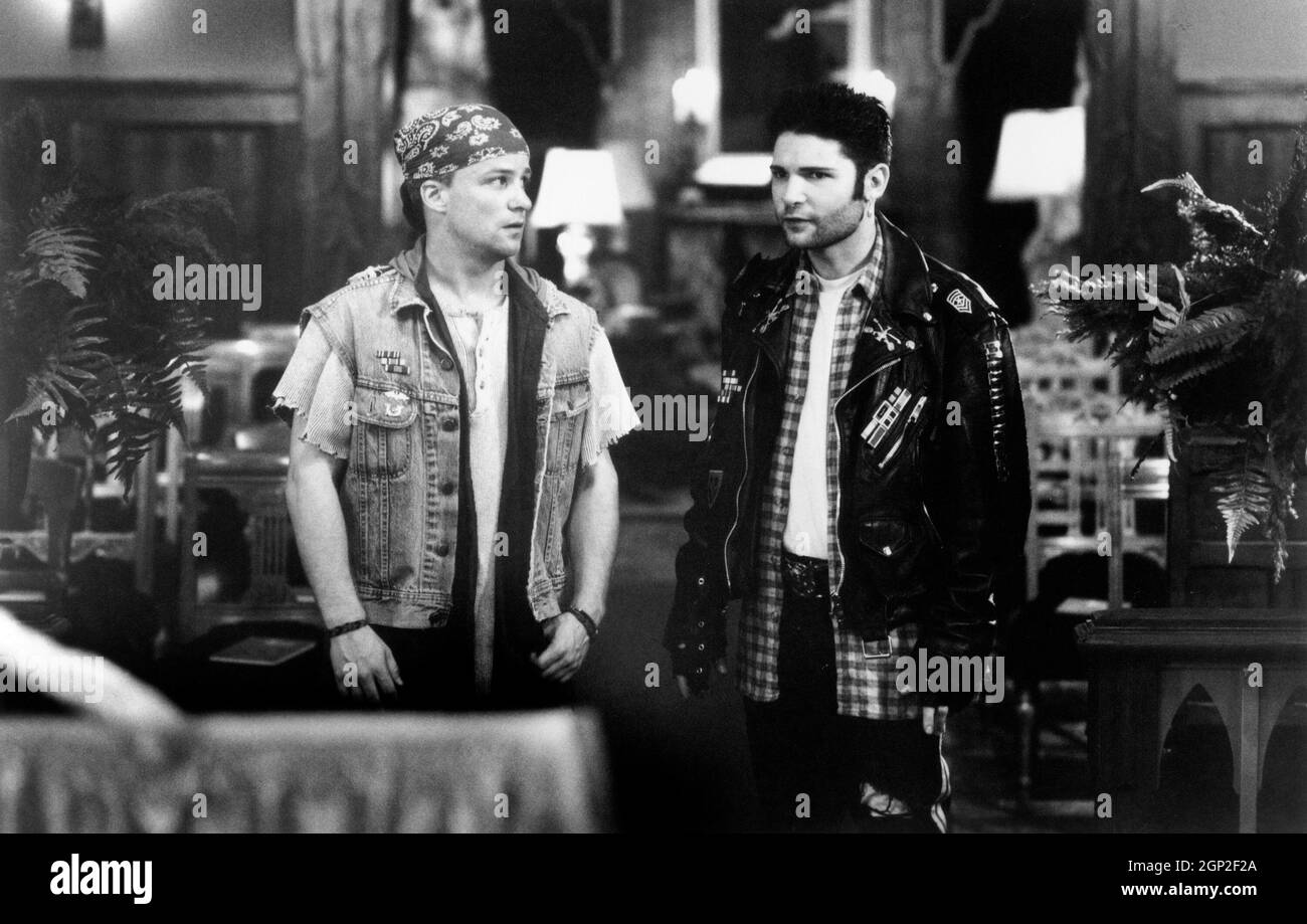 BORDELLO OF BLOOD, (aka TALES FROM THE CRYPT PRESENTS: BORDELLO OF BLOOD), from left: Matt Hill ...