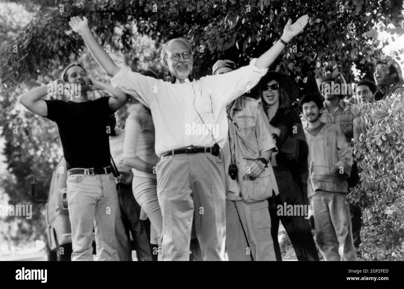 BOWFINGER, director Frank Oz (center) with cast members Kohl Sudduth ...