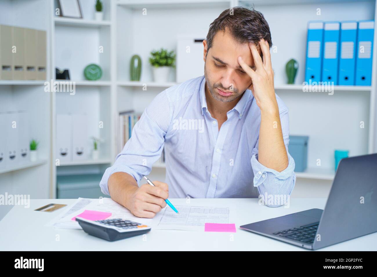 Expense calculation hi-res stock photography and images - Alamy