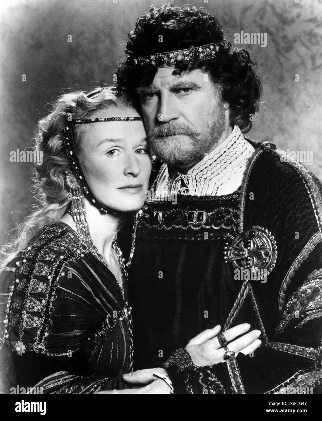 HAMLET, from left: Glenn Close, Alan Bates, 1990. © Warner Bros ...