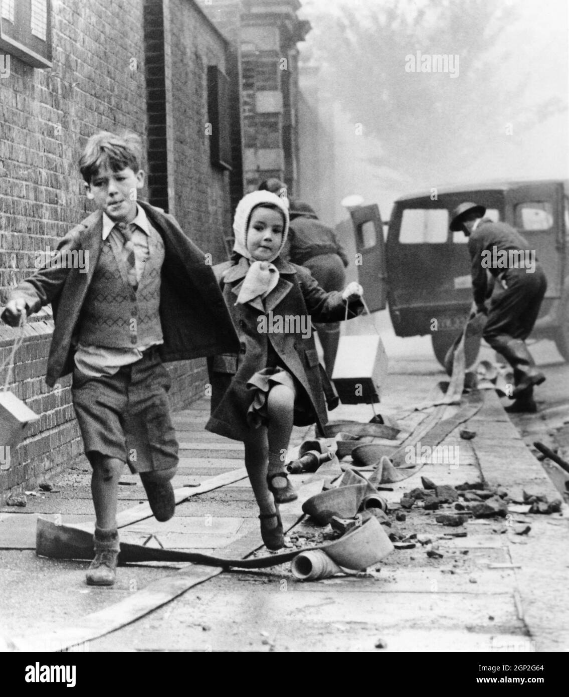 HOPE AND GLORY, from left: Sebastian Rice-Edwards, Geraldine Muir, 1987 ...