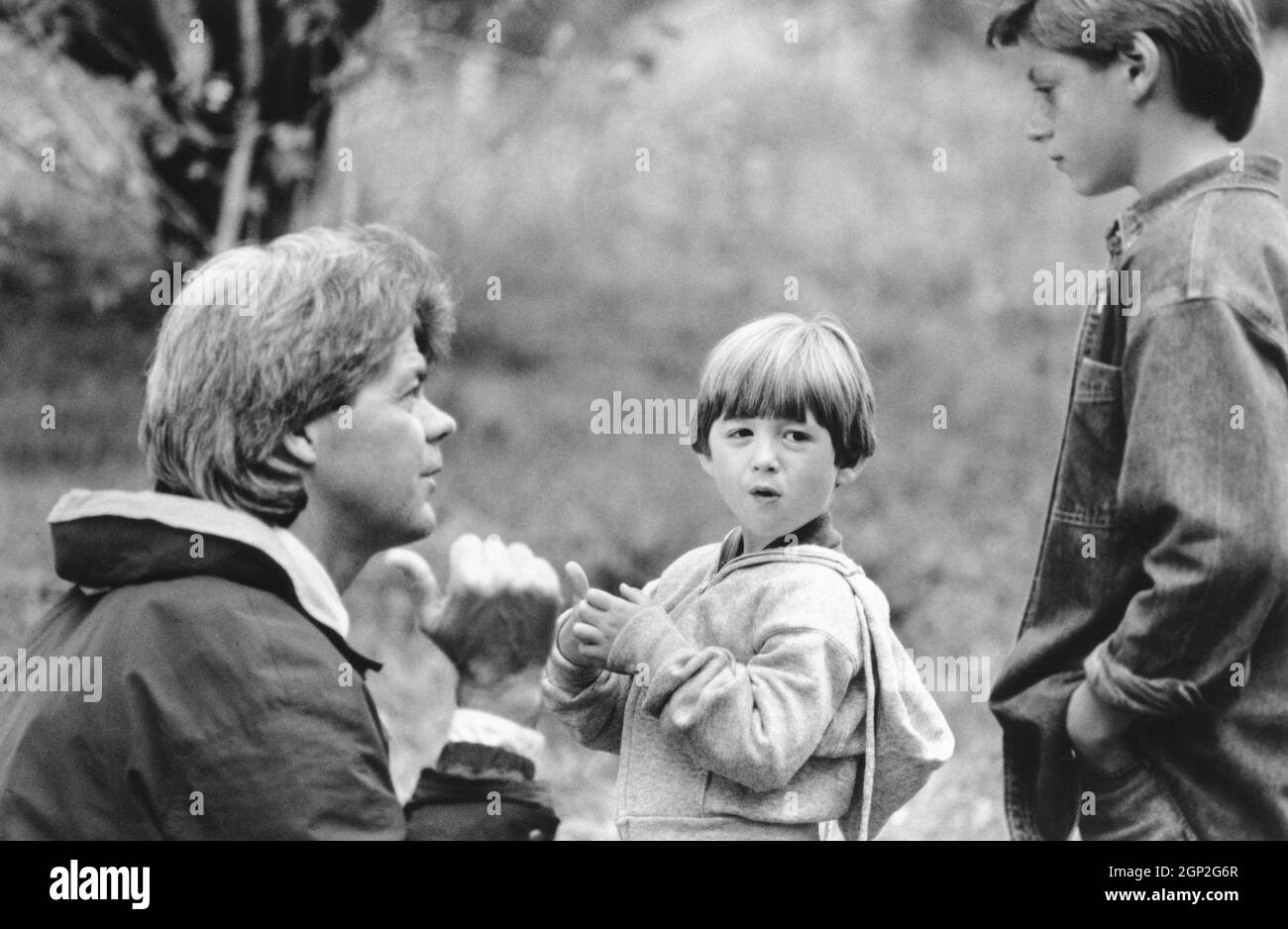 HOMEWARD BOUND: THE INCREDIBLE JOURNEY, from left: director Duwayne Dunham, Kevin Chevalia, Benj ...
