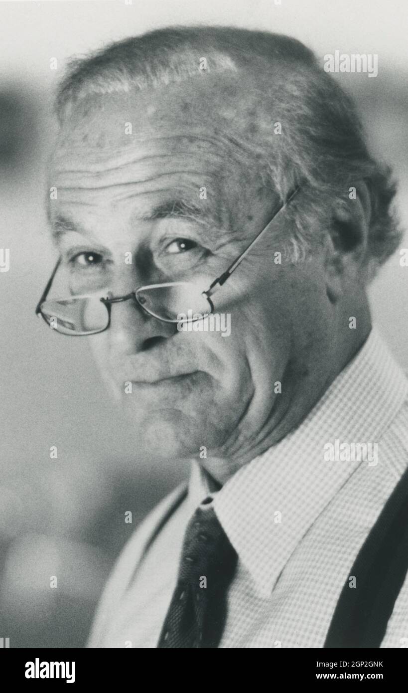 I LOVE TROUBLE, Robert Loggia, 1994. Photo: Peter Sorel/©Buena Vista ...