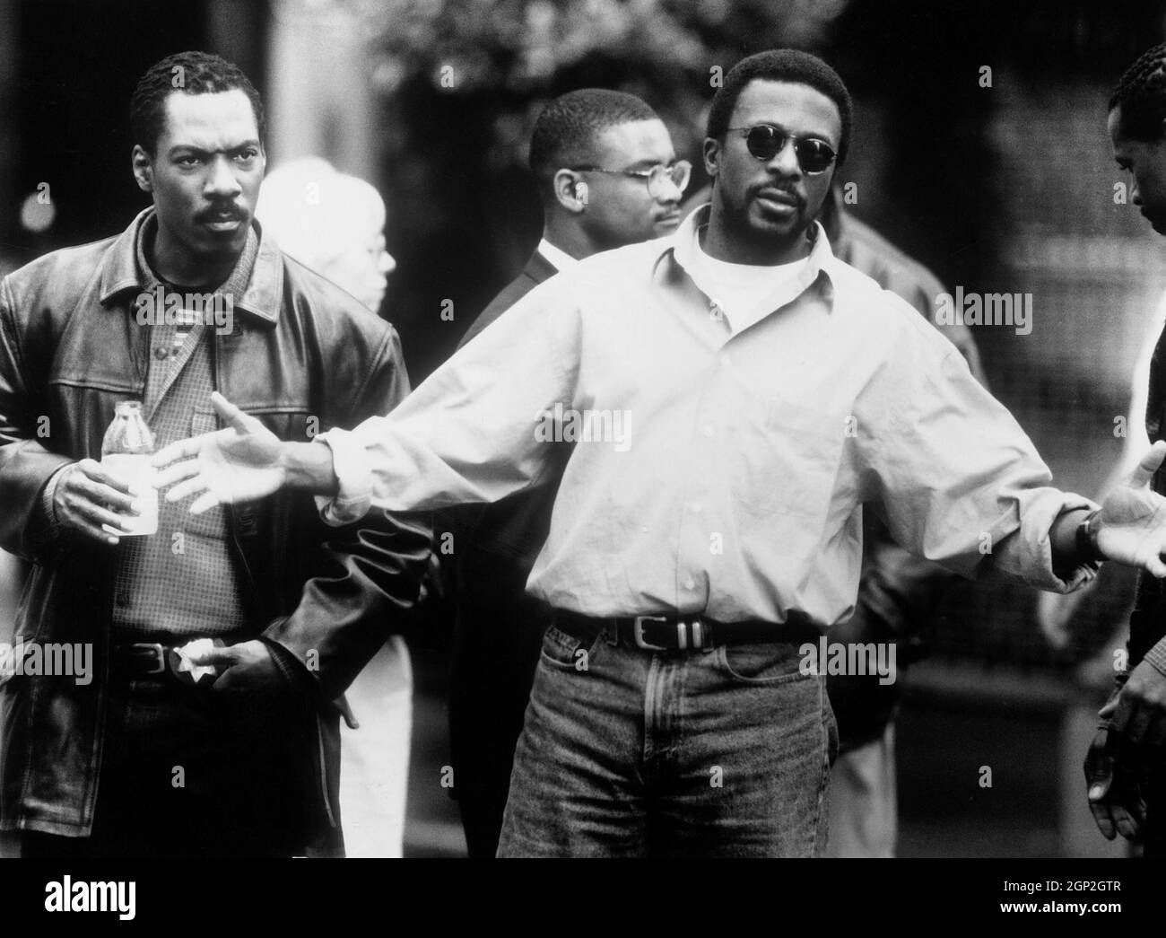 METRO, from left: Eddie Murphy, Thomas Carter, director, 1997. © Buena ...