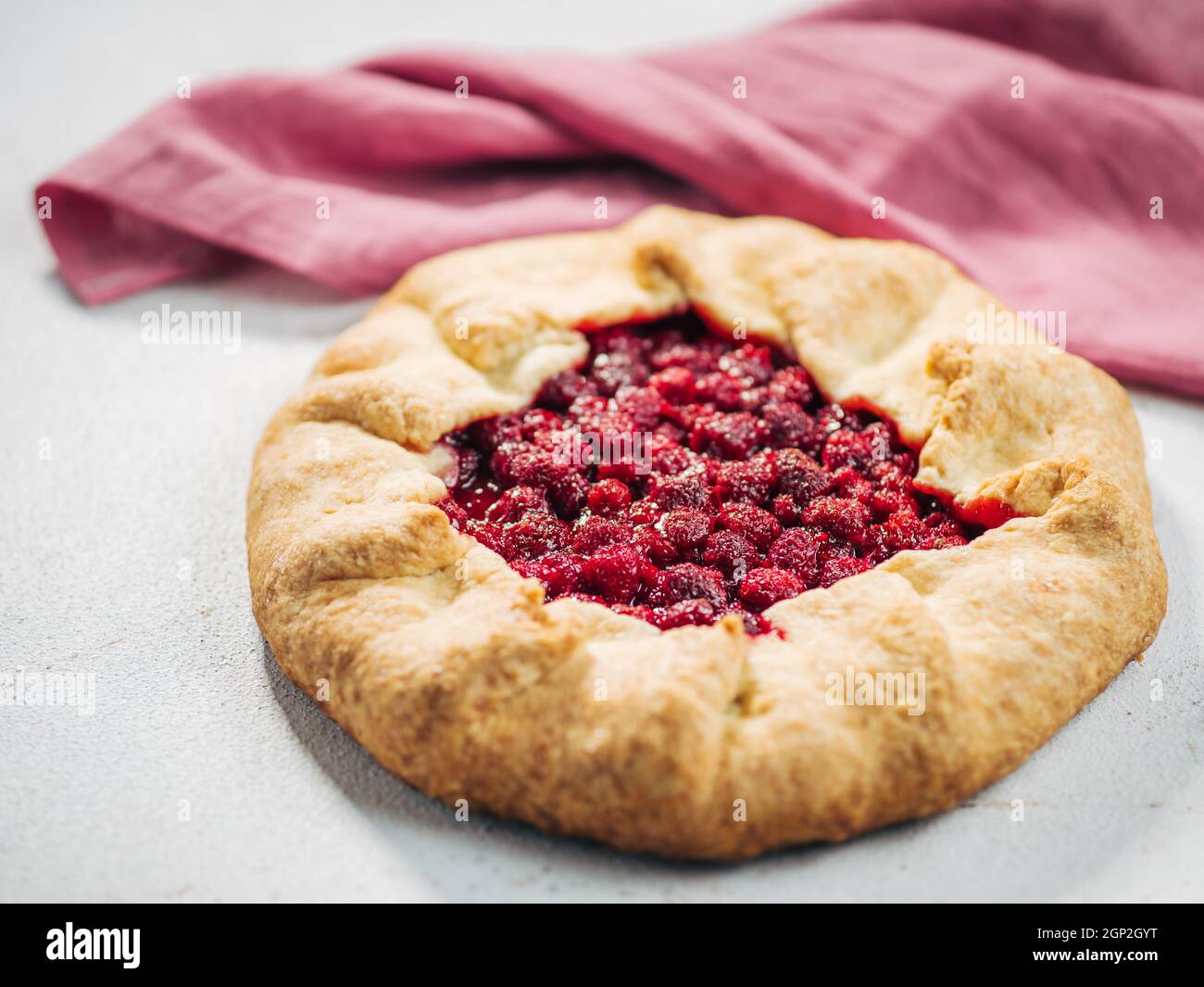 Vegetarian raspberry pastry tart hi-res stock photography and images ...