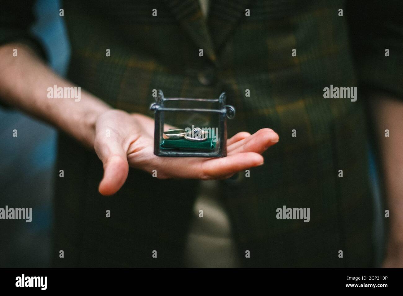 Casket with a ring hi-res stock photography and images - Alamy