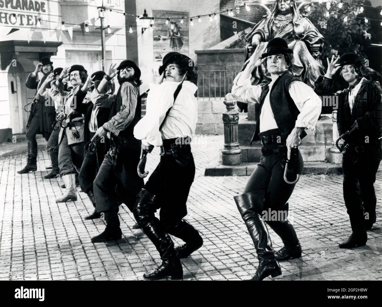 THE PIRATES OF PENZANCE, center: Kevin Kline, Rex Smith, 1983 ...