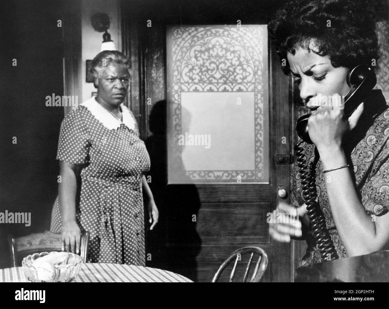 A RAISIN IN THE SUN, from left: Claudia McNeil, Ruby Dee, 1961 Stock ...