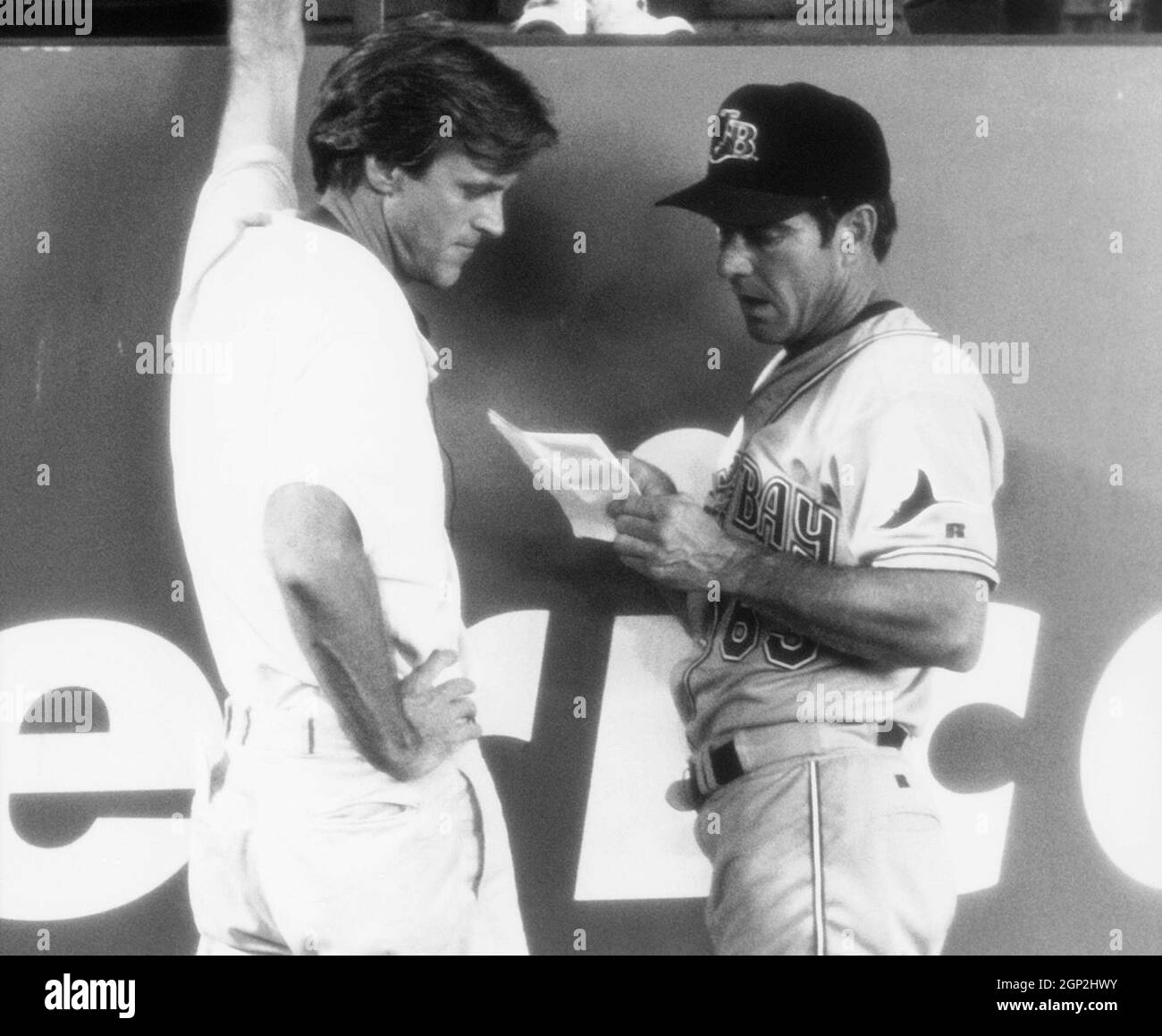 THE ROOKIE, from left: John Lee Hancock, director, Dennis Quaid, 2002 ...
