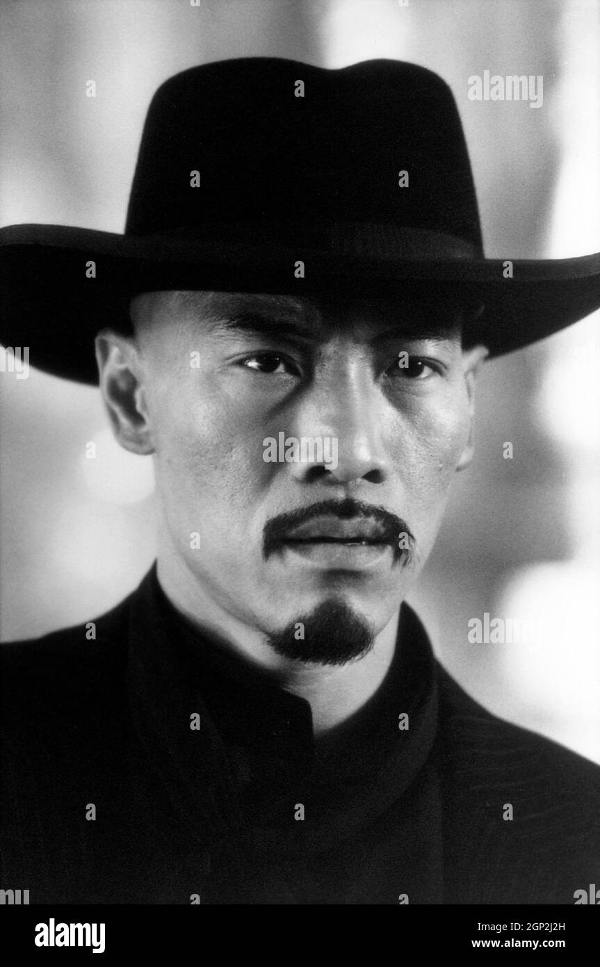 SHANGHAI NOON, Roger Yuan, 2000. ph: Douglas Curran / © Buena Vista ...