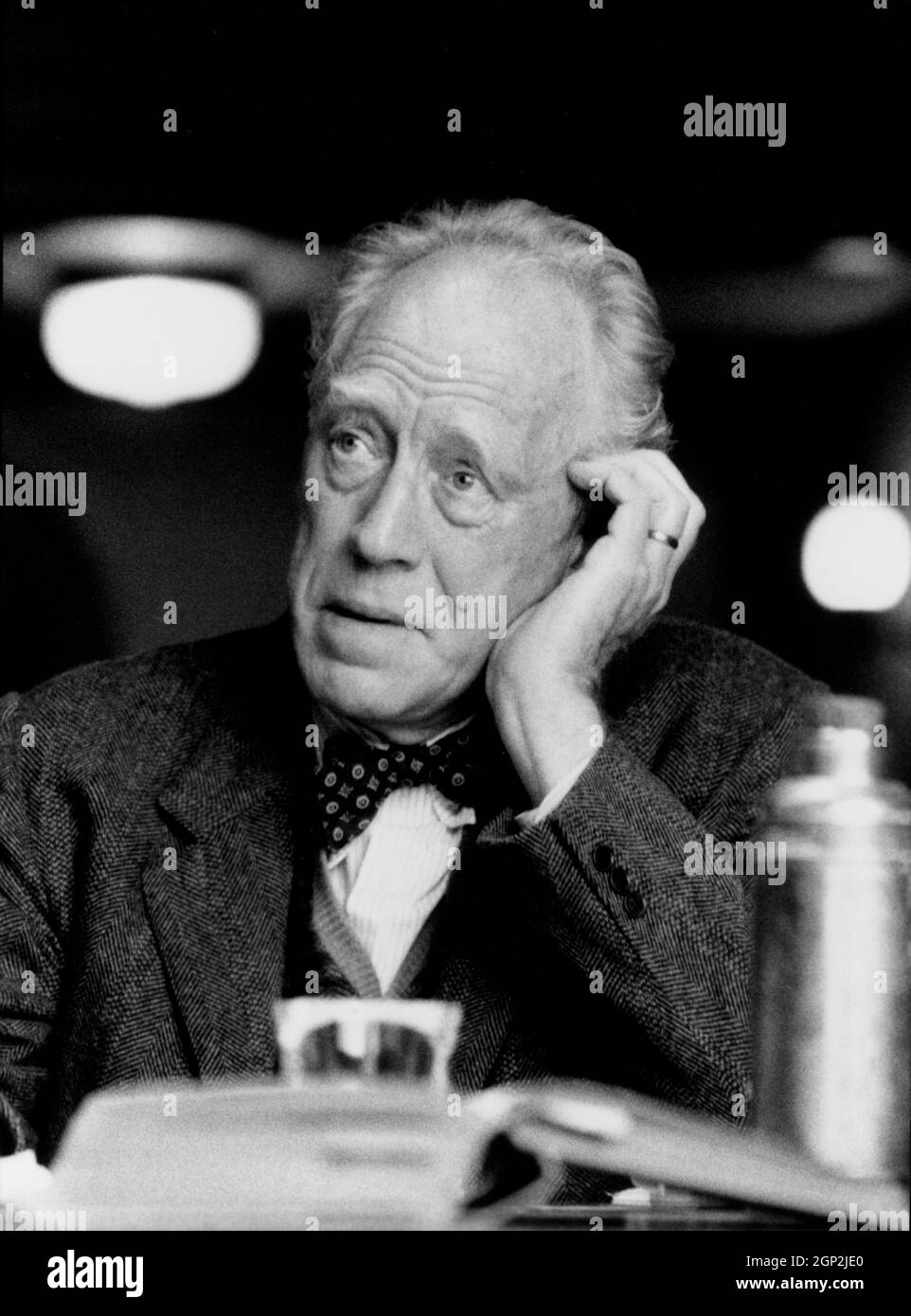 SNOW FALLING ON CEDARS, Max von Sydow, 1999. ph: Doane Gregory ...