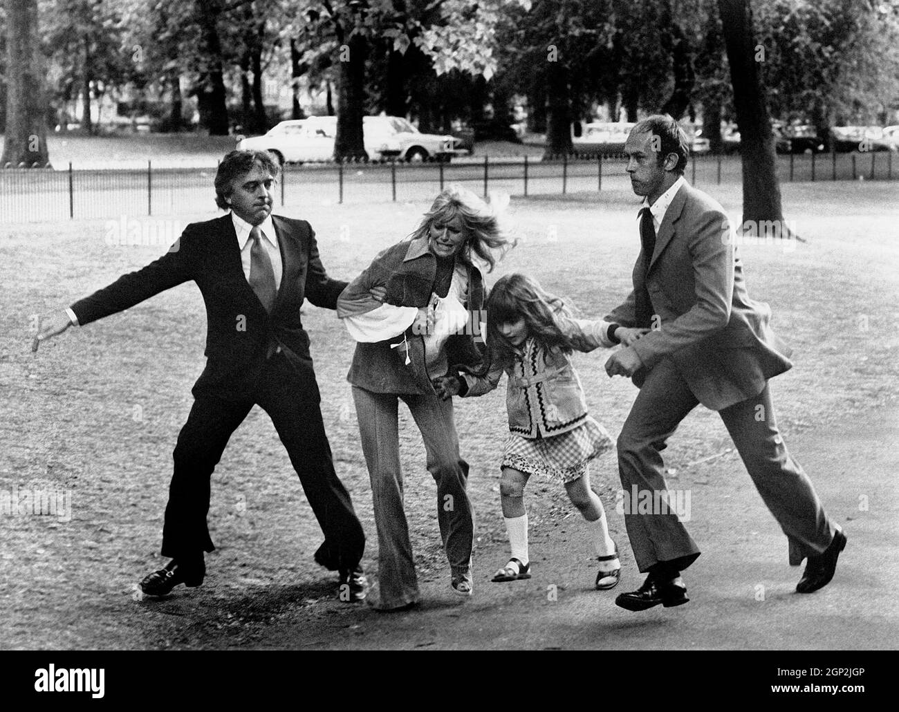 THE SQUEEZE, from left: David Hemmings, Carol White, Alison Portes, Roy ...