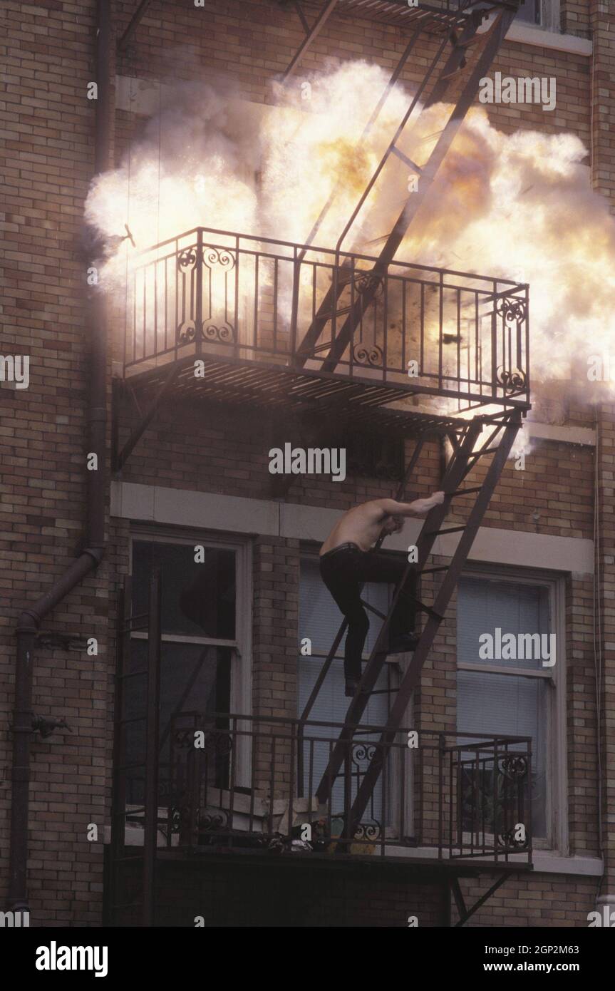 FINAL DESTINATION 2, fire escape explosion, 2003. ph. Shane Harvey ...